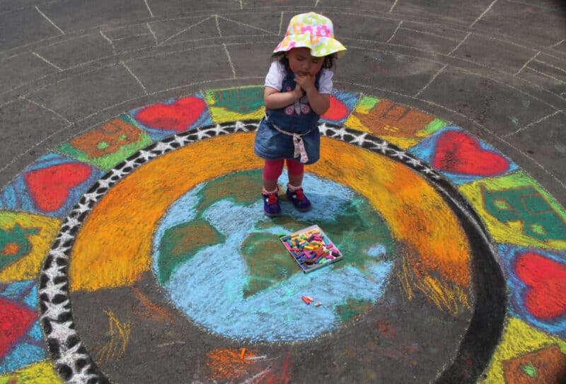 Working with the Community – Drawing on Earth: Chalk Drawing, Street ...