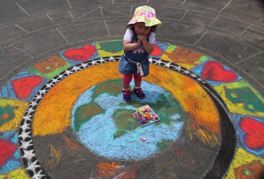 Working with the Community – Drawing on Earth: Chalk Drawing, Street ...